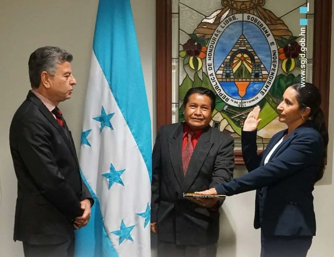 Juramentan a la esposa de Jari Dixon como consejera propietaria de Banhprovi - Central News HN